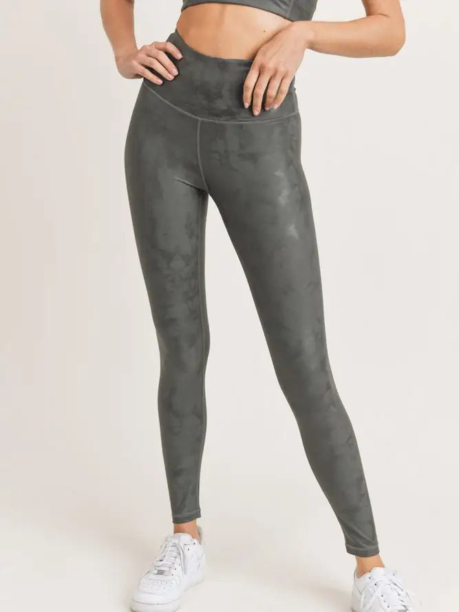 Overlay Metallic Foil Print Leggings – Livie James Boutique
